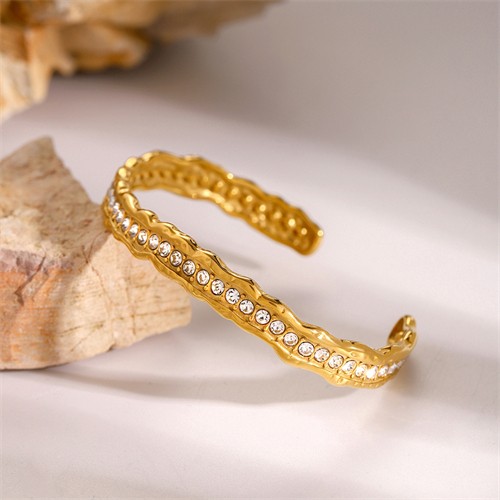 High Quality Titanium Steel Wholesale Jewelry Rhinestone Decorated Women Open end Stainless Steel Bangle